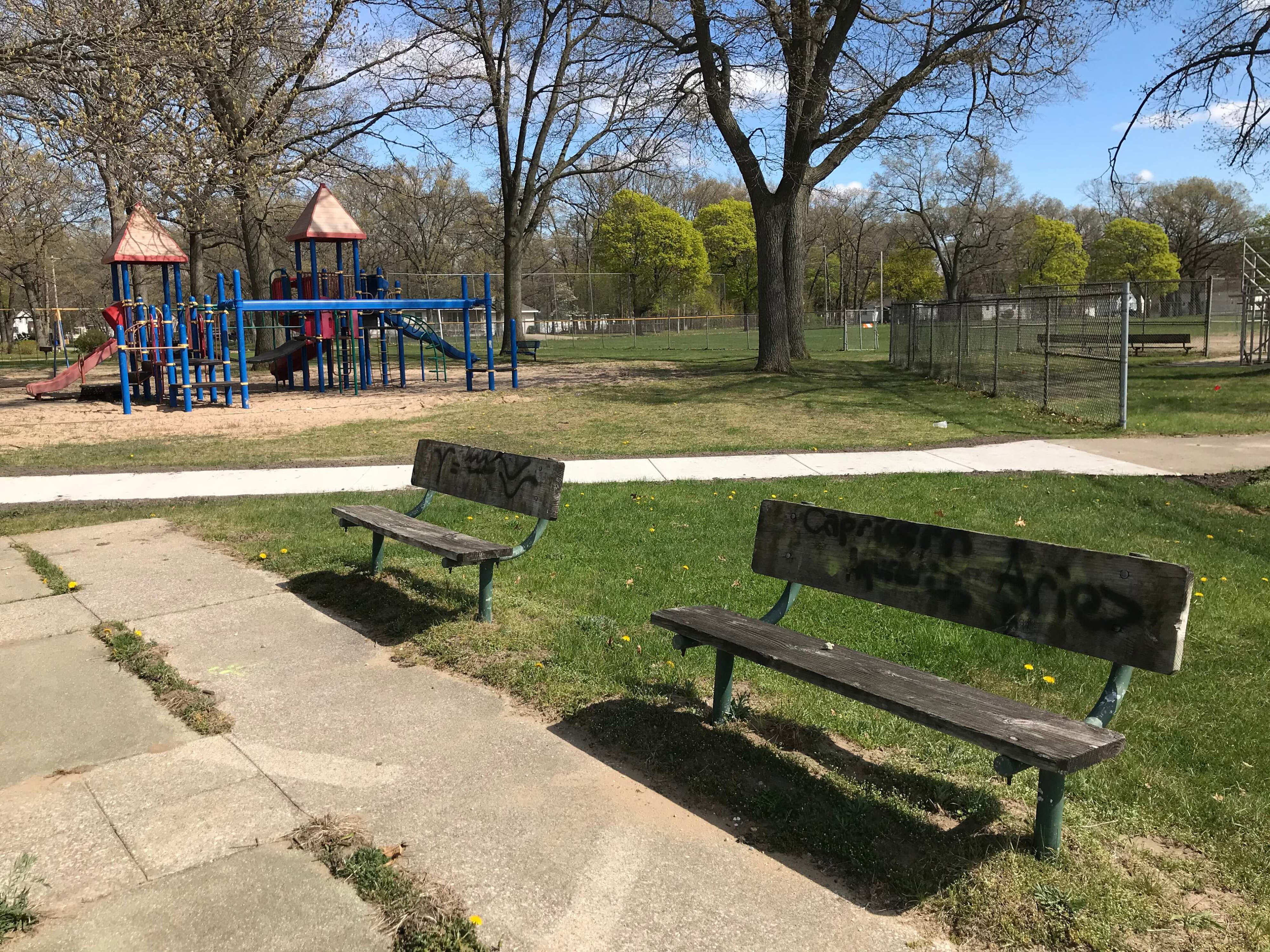 Muskegon approves park rules with new 100-foot smoking, vaping ban