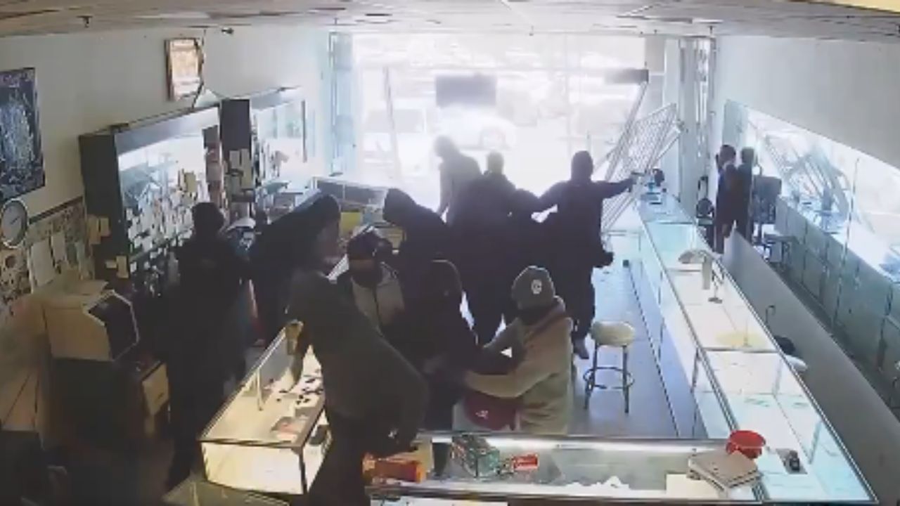 Masked thieves from California rob 88-year-old’s jewelry store in ...