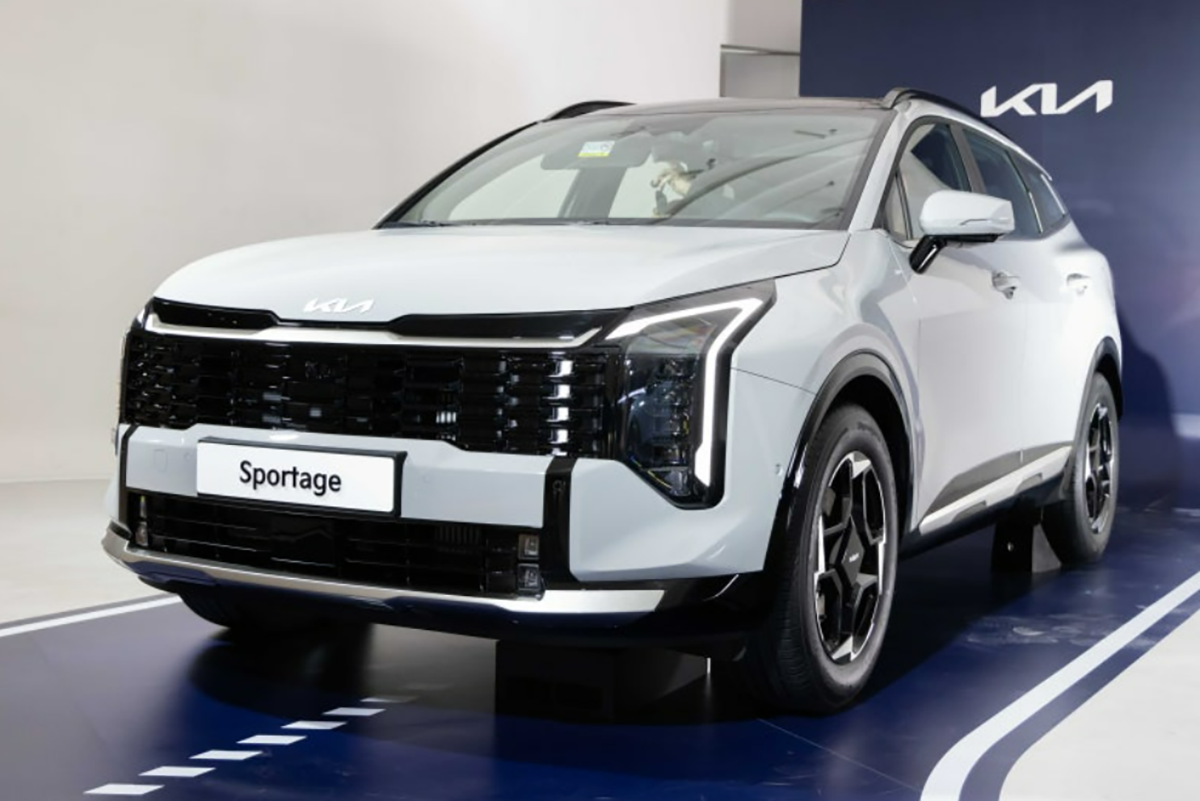 Kia Sportage Hybrid: 40+ MPG, Quiet Cruises, Big Cabin—But Watch the ...