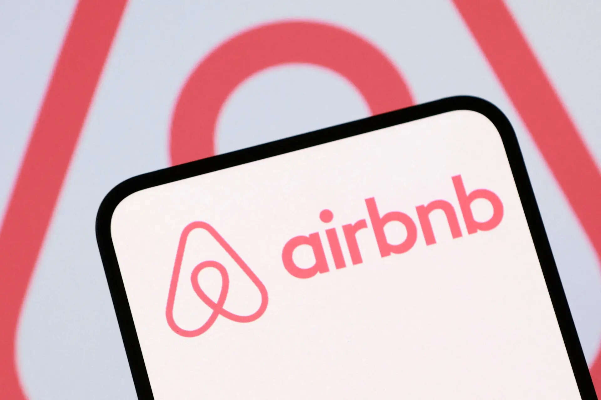 Airbnb supported 1.11 lakh jobs in India in 2024, contributed Rs 2,400 ...