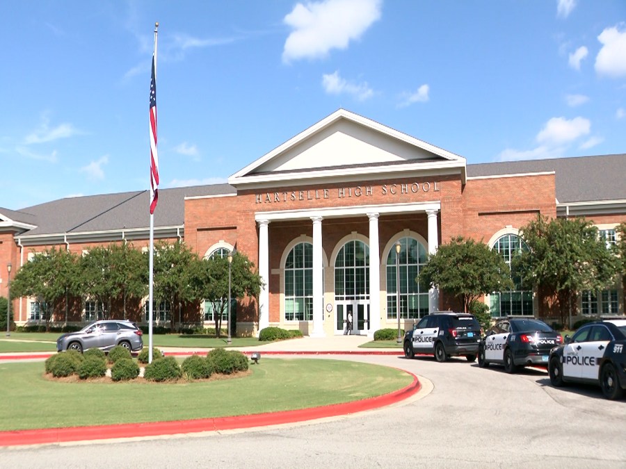 Hartselle High School hosts prayer vigil for teen killed, others ...