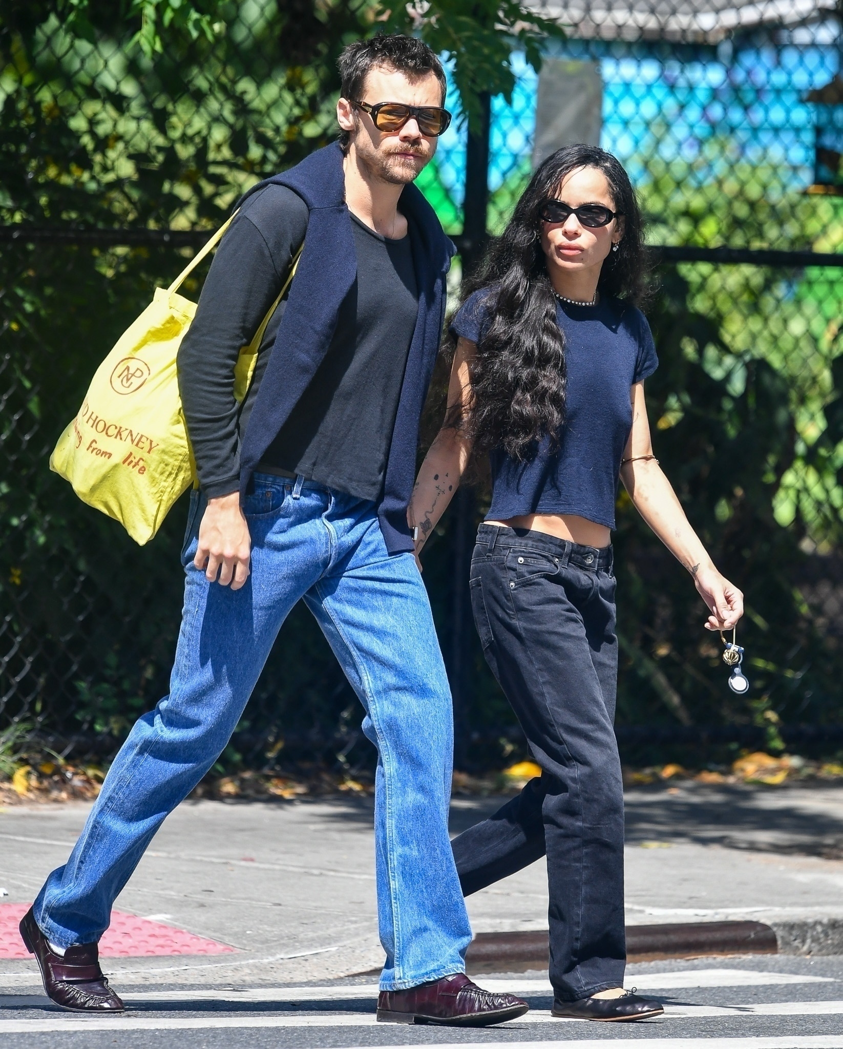 Zoe Kravitz and Harry Styles meeting each others’ friends