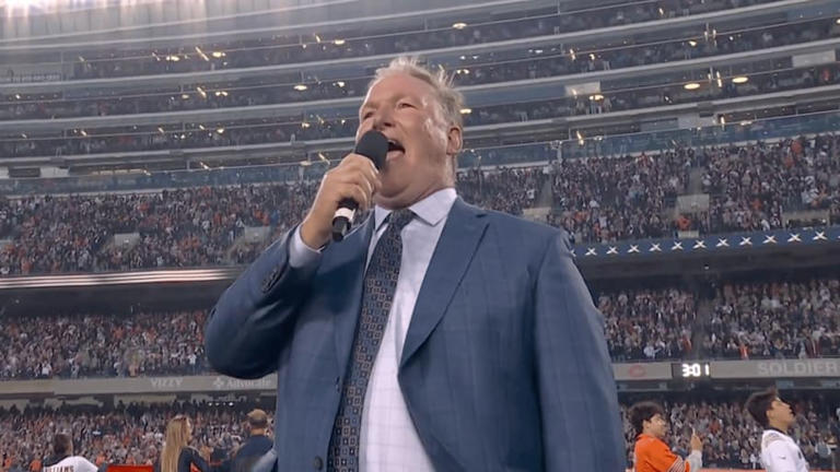 Football Fans Loved Blackhawks Singer's Electric Anthem Before Bears ...