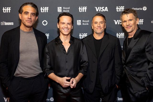 Ethan Hawke on playing a 5-foot-tall Broadway legend in “Blue Moon ...