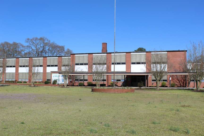 Lenoir County middle school hosts NC State Senator during STEM event
