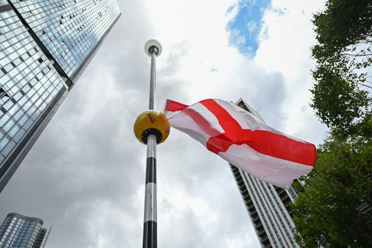 England flag controversy explained and why some are being taken down ...