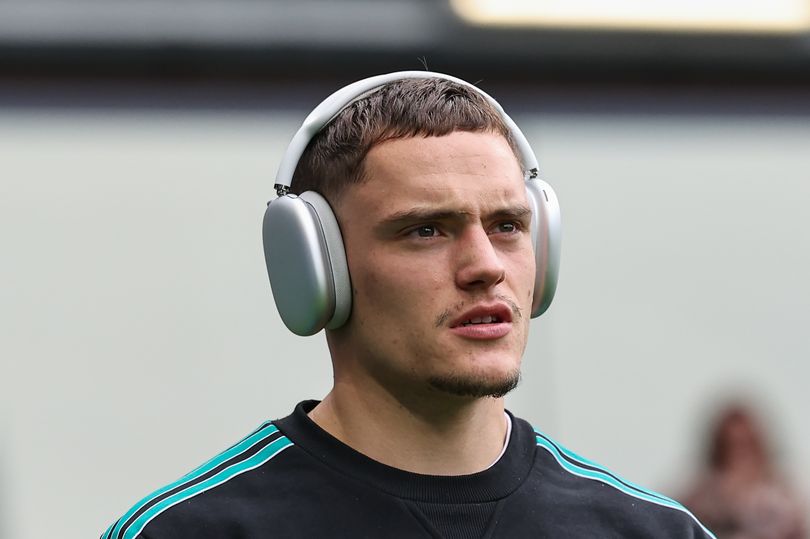 Liverpool icon calls out Florian Wirtz again after Burnley performance ...