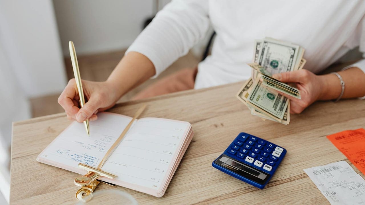 12 Holiday Planning Habits That Saved My Budget