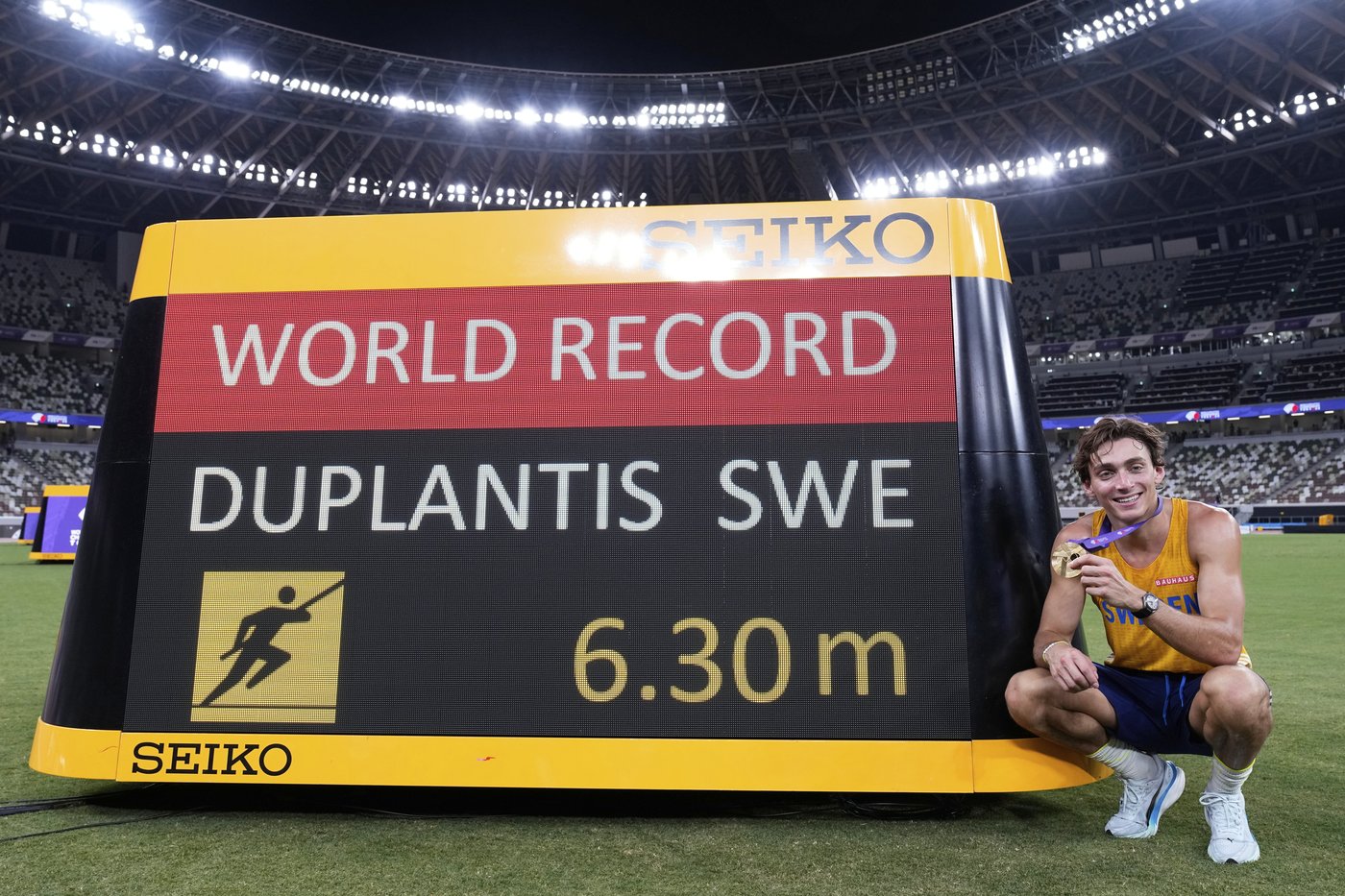 Duplantis gives Japanese fans what they came for - another world record in pole vault