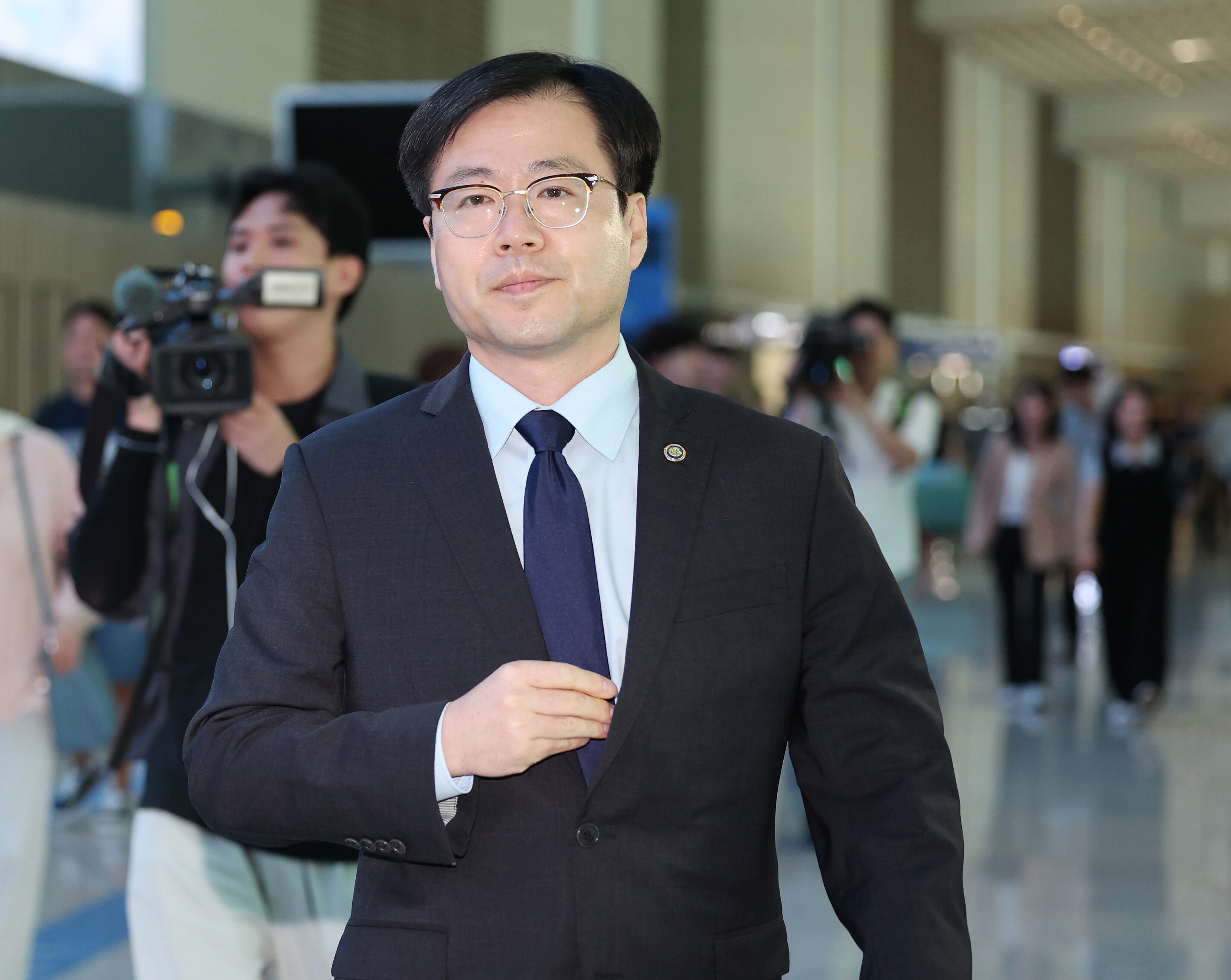 Korea's 25% auto tariffs vs Japan's 15% spur trade minister's U.S. visit