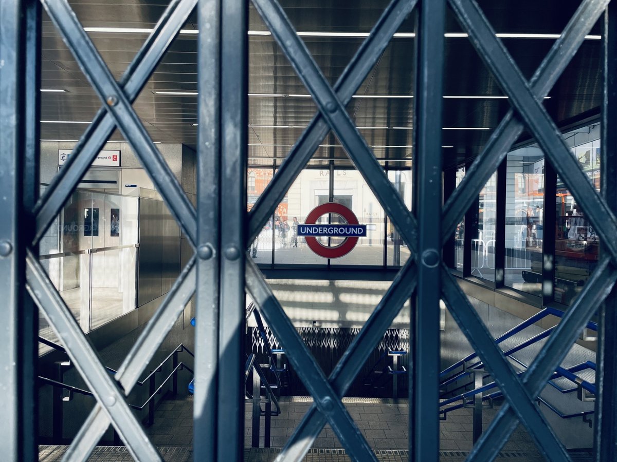 Exclusive: Tube drivers set for £80,000 salary as TfL offers enhanced ...