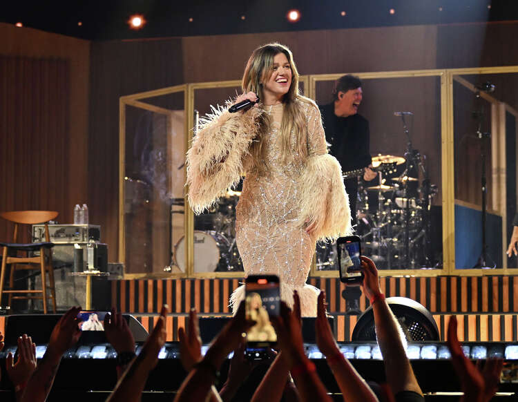 Texas flood victims, heroes to be honored on 'Kelly Clarkson Show'