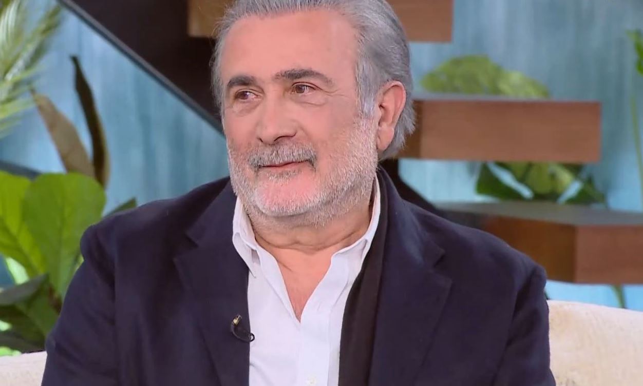 Λάκης Λαζόπουλος: «Η μάνα μου σε μια παράσταση έβγαλε φωτογραφία του ...