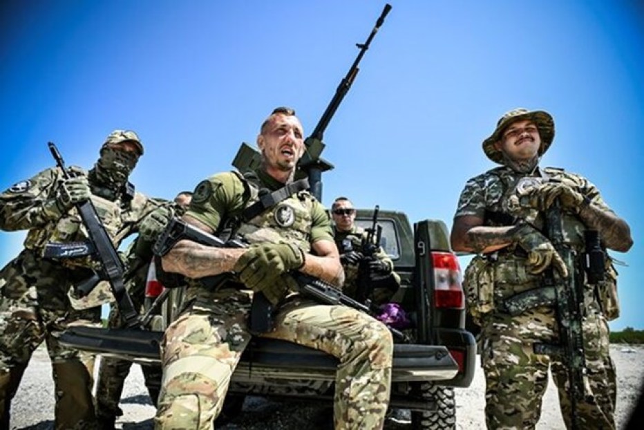 Russian Española Paramilitary Group with Kalashnikov’s Latest Weapons