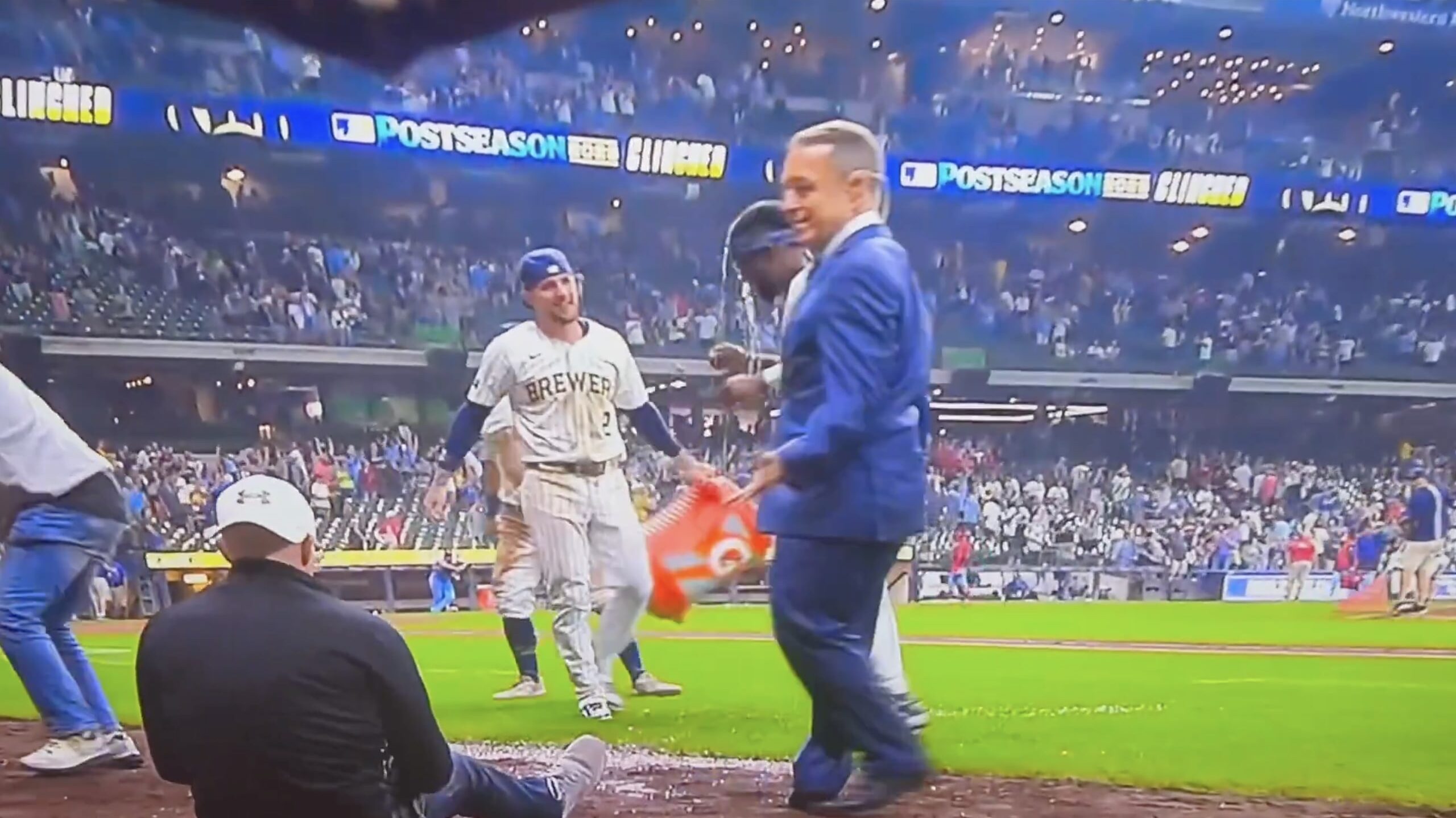 MLB Reporter Under Fire for Giving Cameraman the Death Stare After On ...