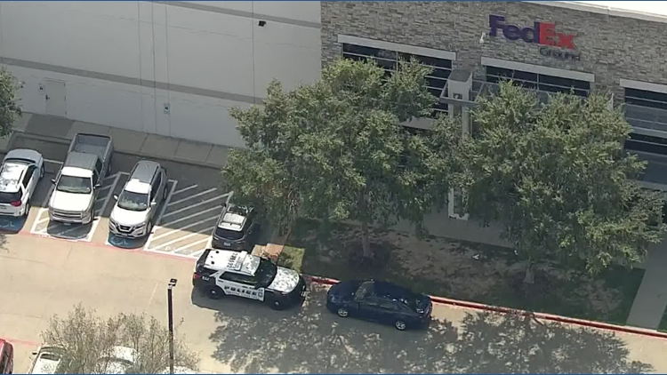 'Dirty looks' prompted FedEx employee to attack co-worker with hammer ...