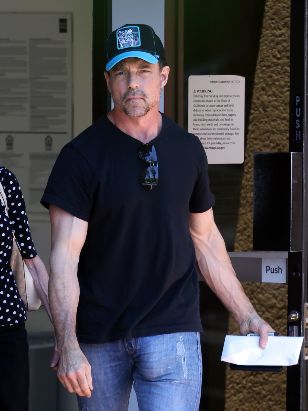 Denise Richards returns to filthy marital home to rescue 15 dogs from ...