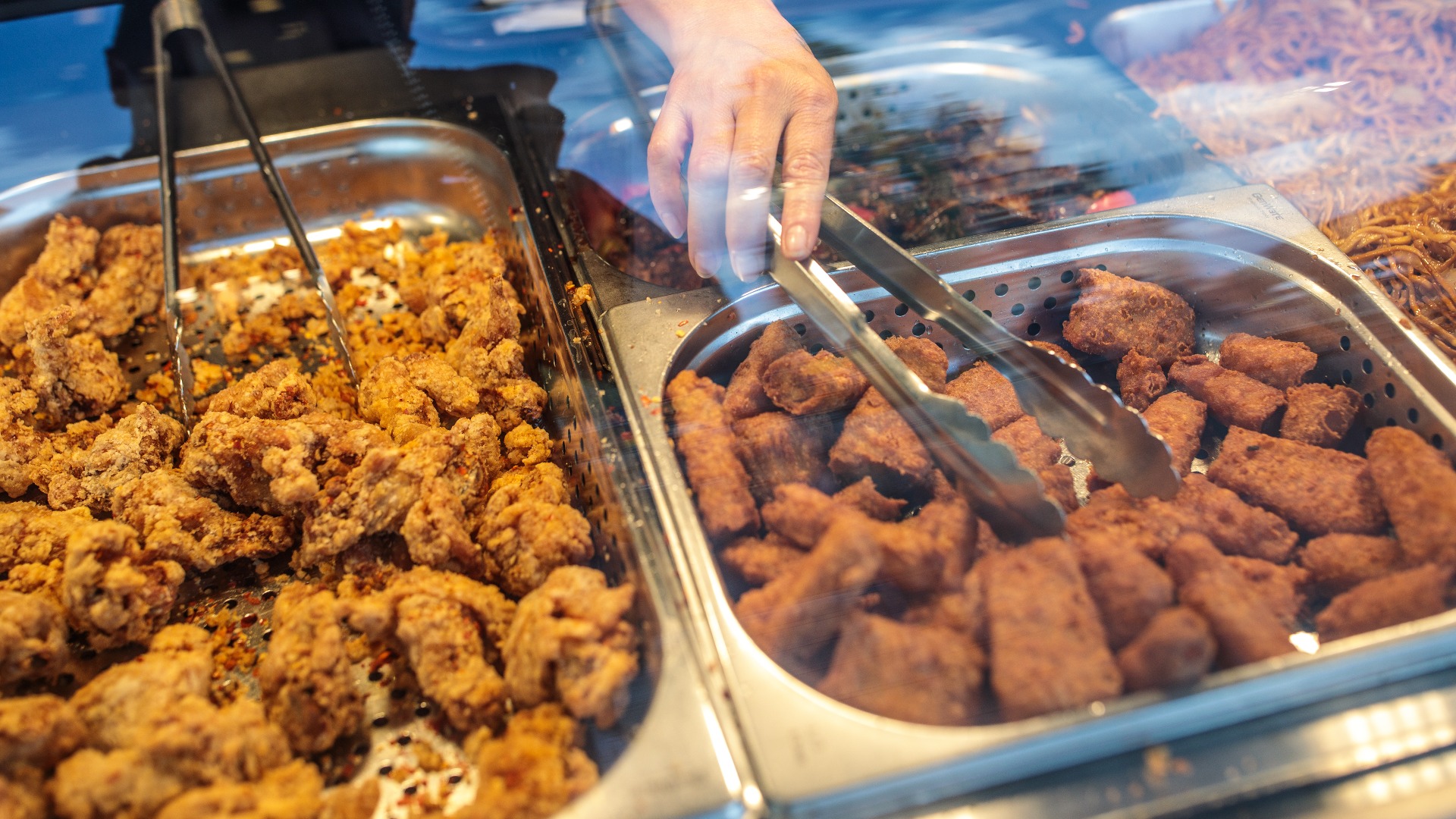 Why You Should Absolutely Never Touch The Fried Foods At The Buffet