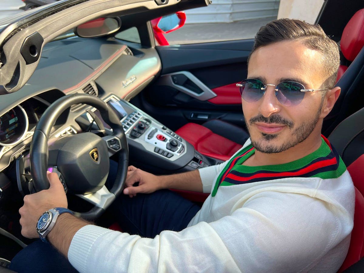 L'«arnaqueur de Tinder» Shimon Yehuda Hayut a été arrêté