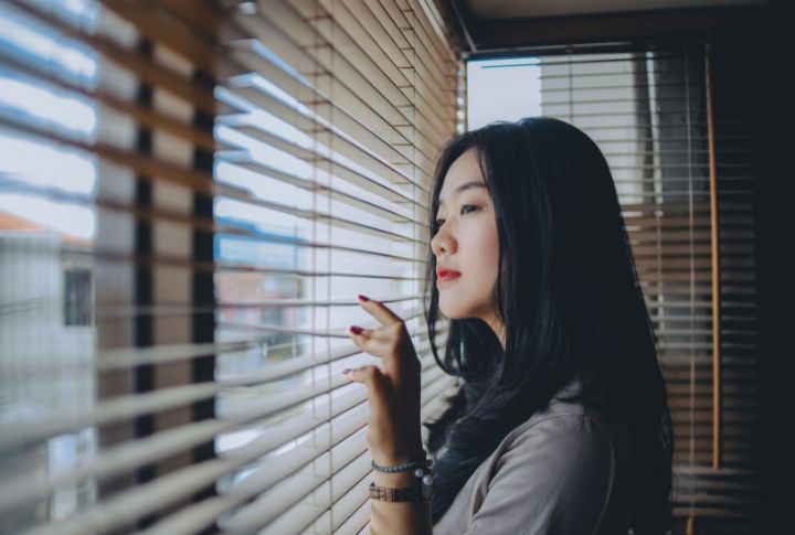 10 Subtle Signs Someone May Be Socially Isolated