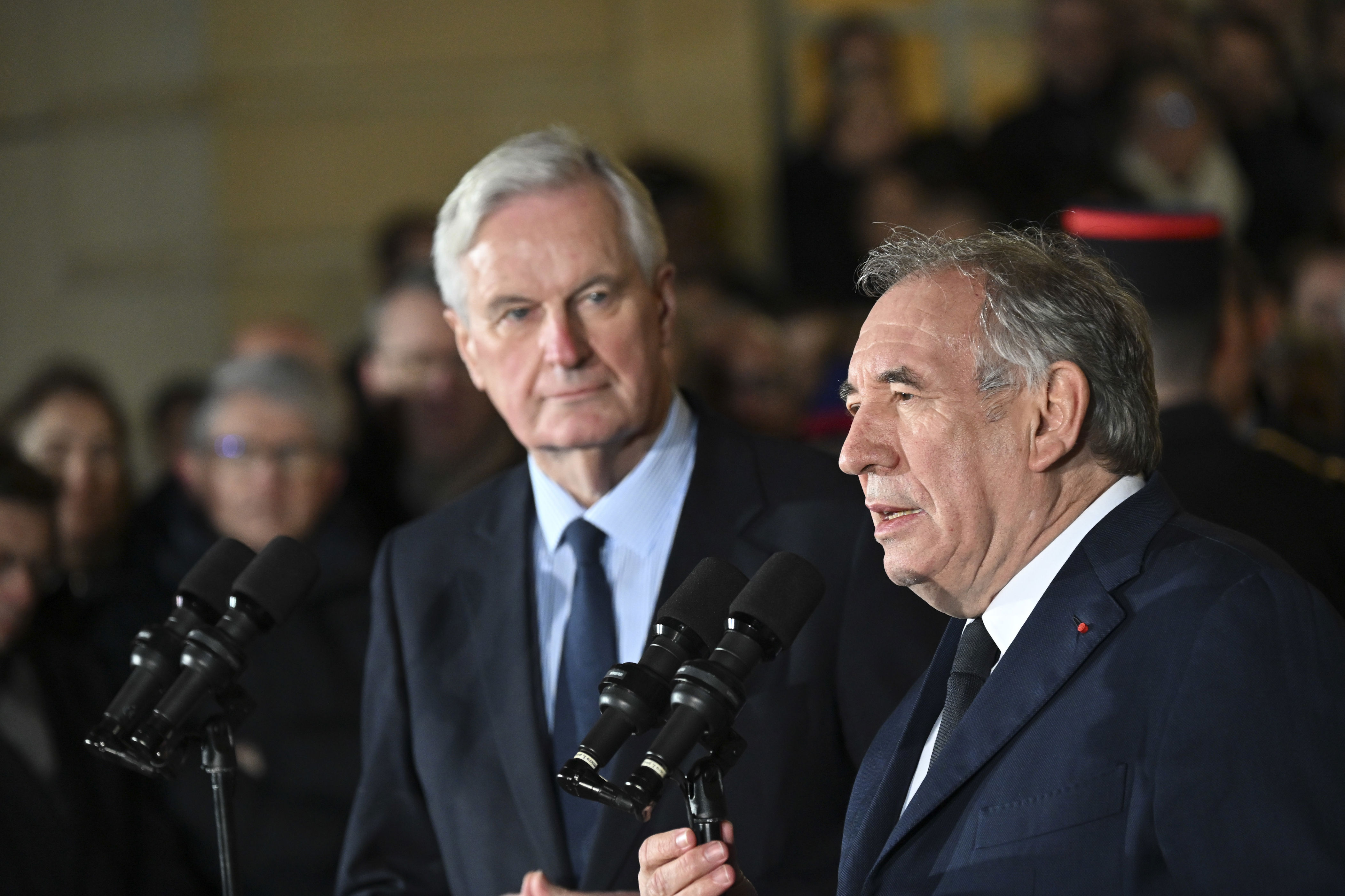 Villepin, Bayrou, Valls, Fillon... Quel ancien Premier ministre coûte ...