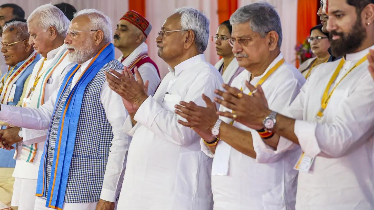 'Leader sitting with us': Nitish goes off script; 'reveals' what led to ...
