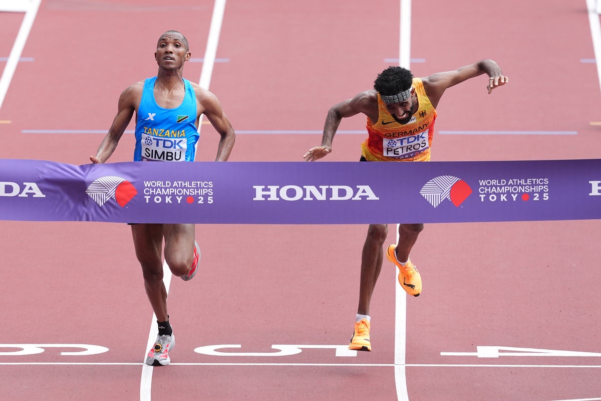 Runner wins marathon gold in record-breaking photo finish