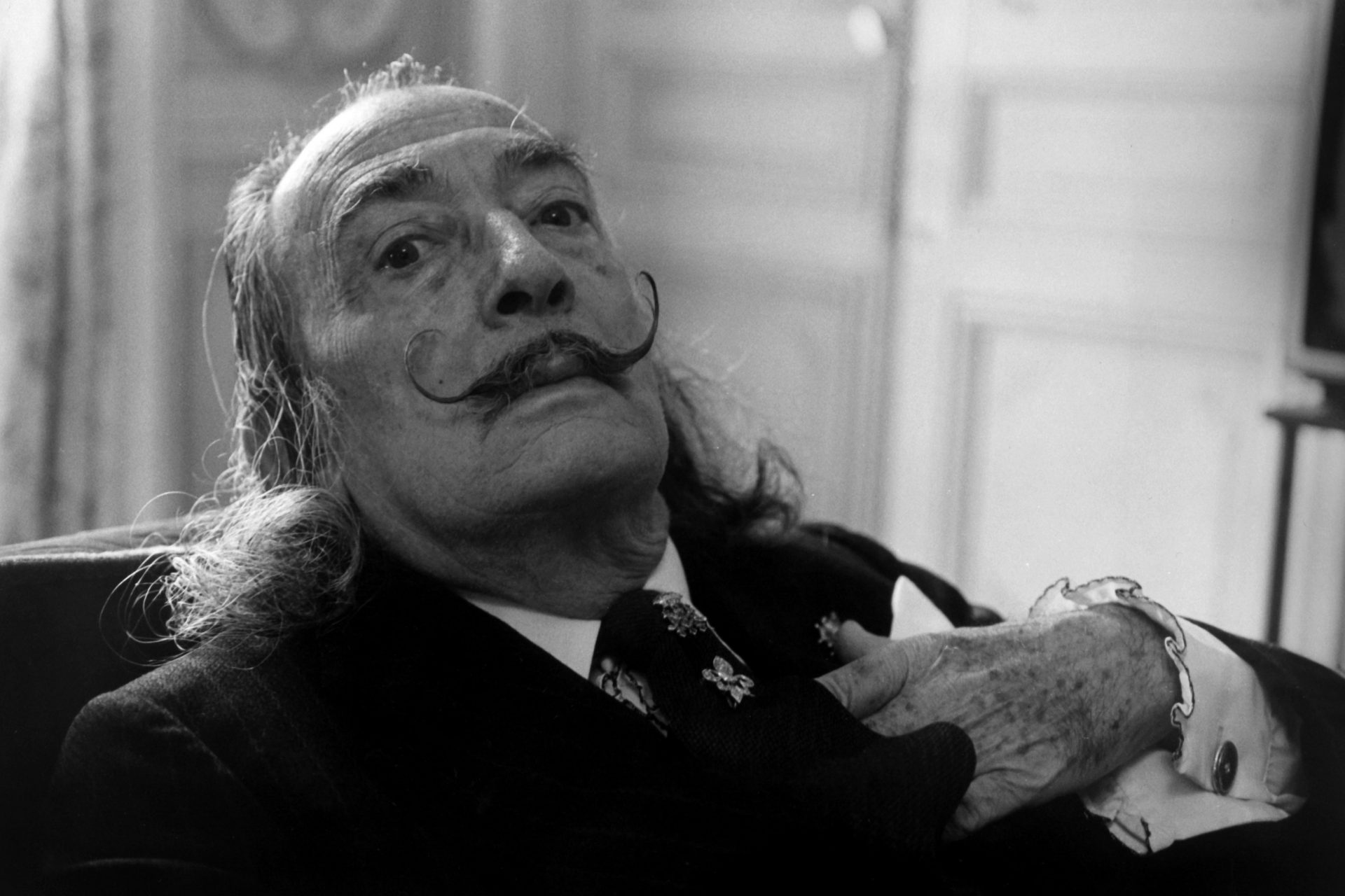 Salvador Dalí: images of an eccentric artist