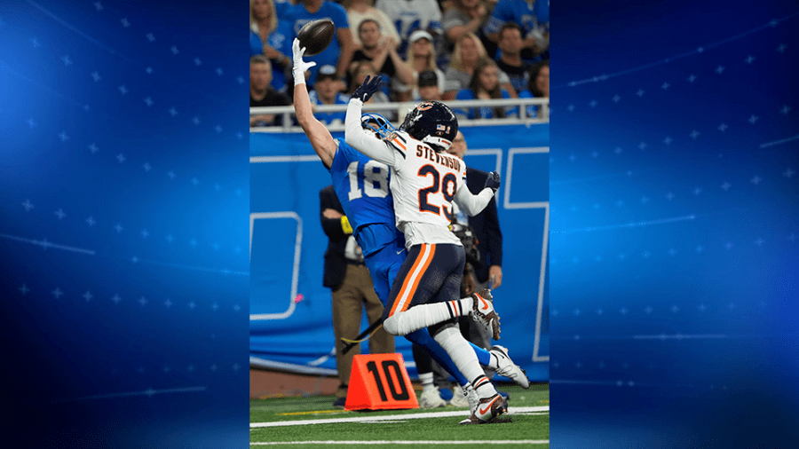 Isaac TeSlaa makes another sensational one-handed catch for Lions