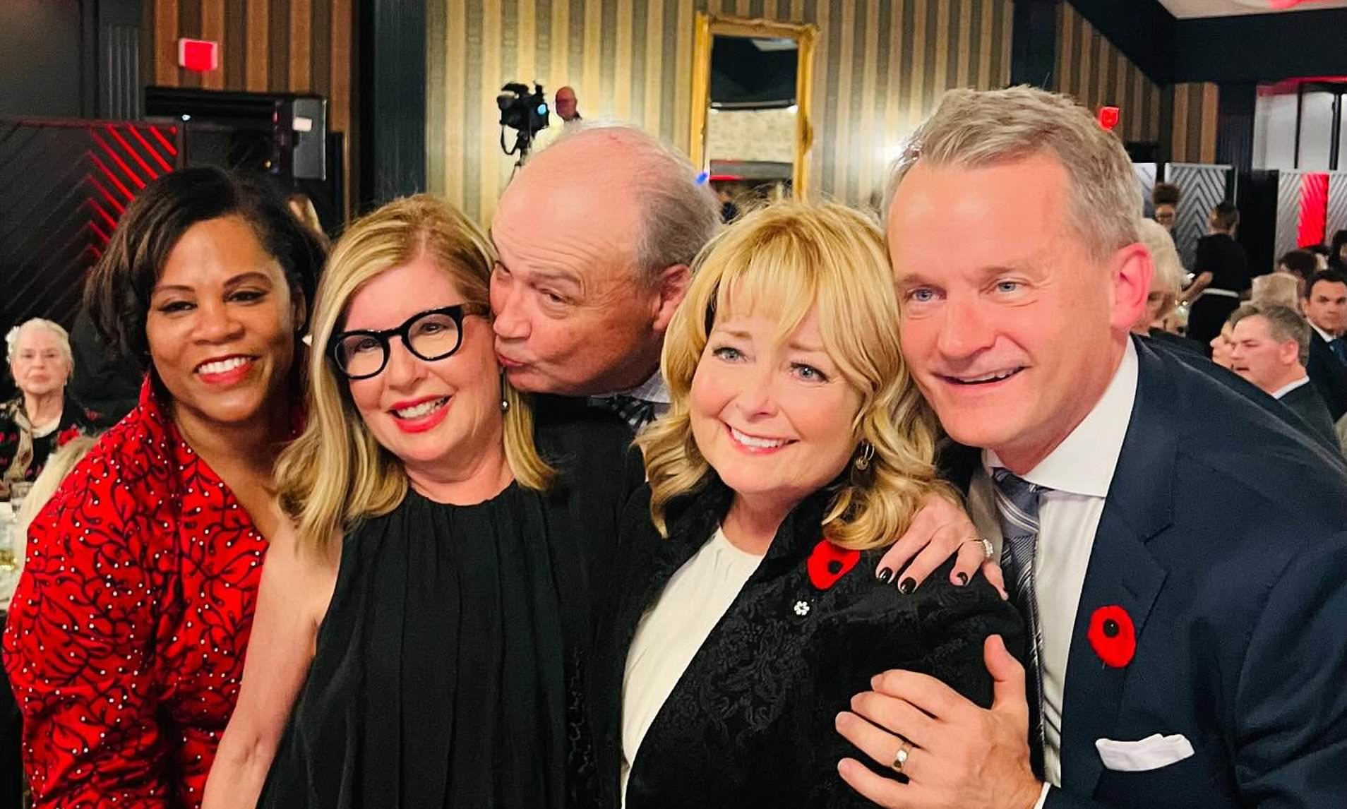 Beloved TV news anchor who interviewed top stars dies of cancer aged ...