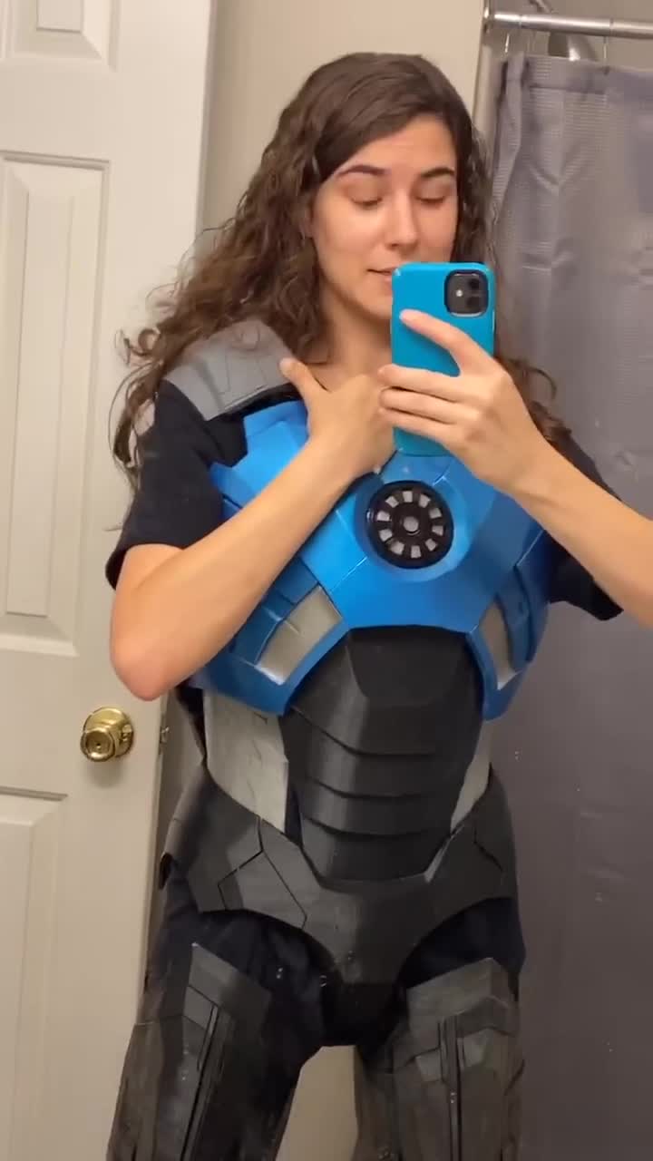 Building an Iron Man suit: Connecting the abs and chest