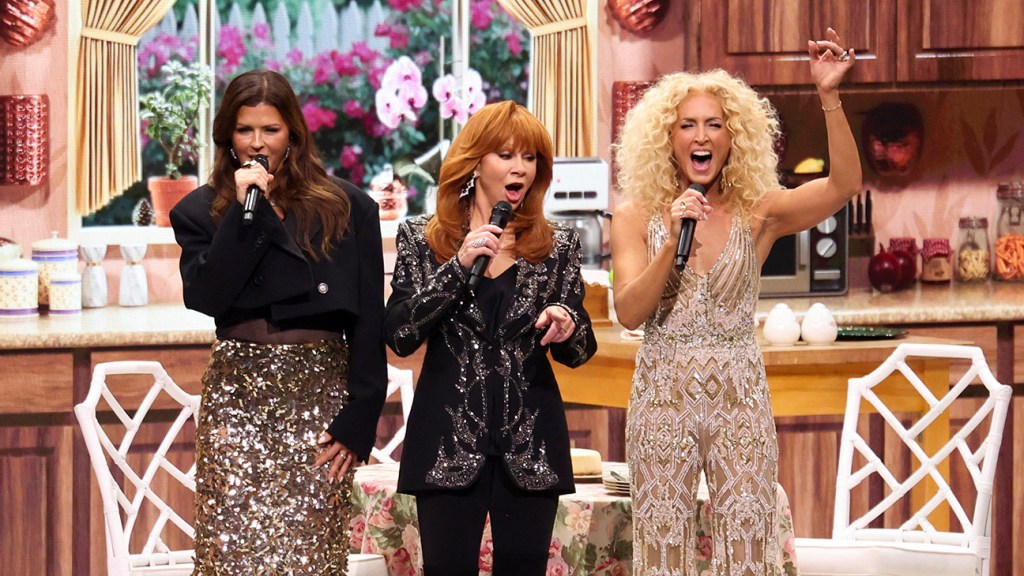 Emmys: Reba McEntire Leads Tribute to ‘The Golden Girls' With ...