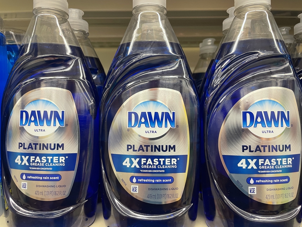 15 Budget-Friendly Uses for Dawn Dish Soap