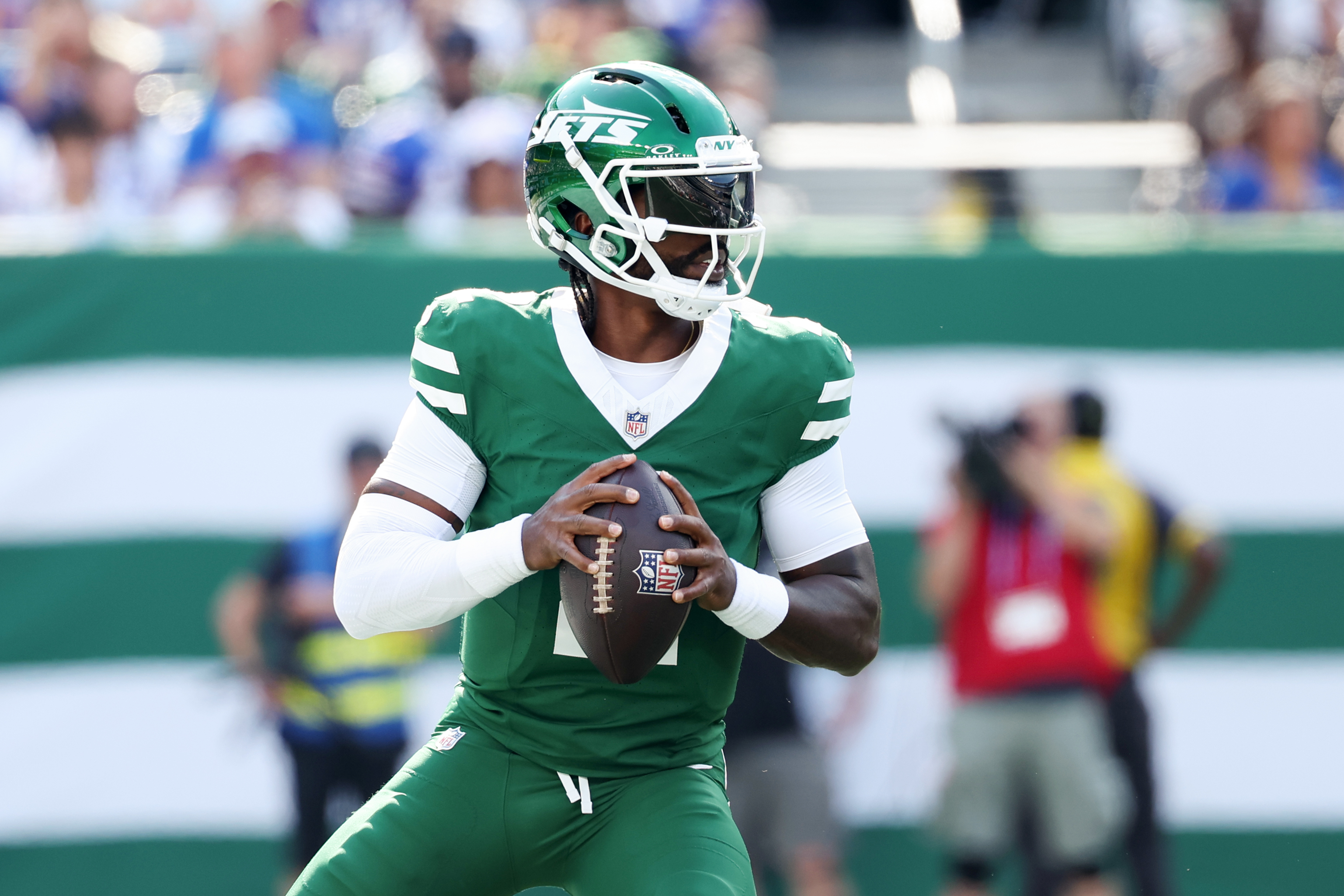Jets Prepping Backup QB in Case Justin Fields Can't Play Sunday