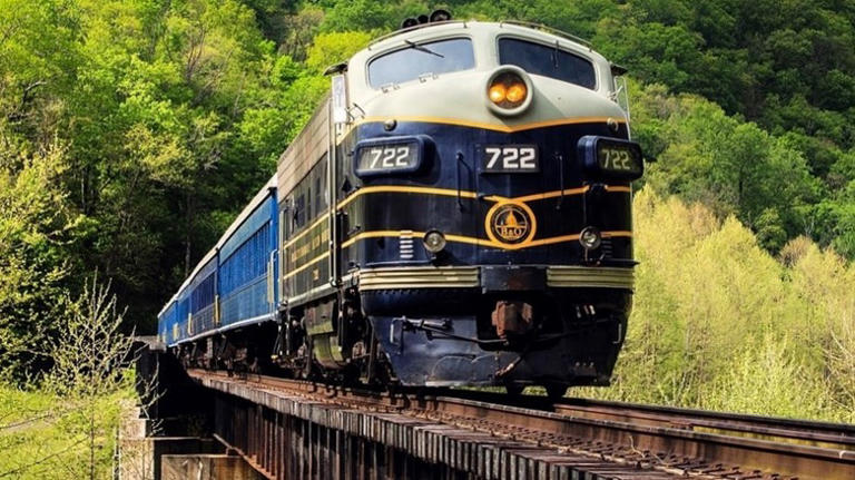 One Of West Virginia's Best-Kept Secrets Is A Train Ride Through A ...