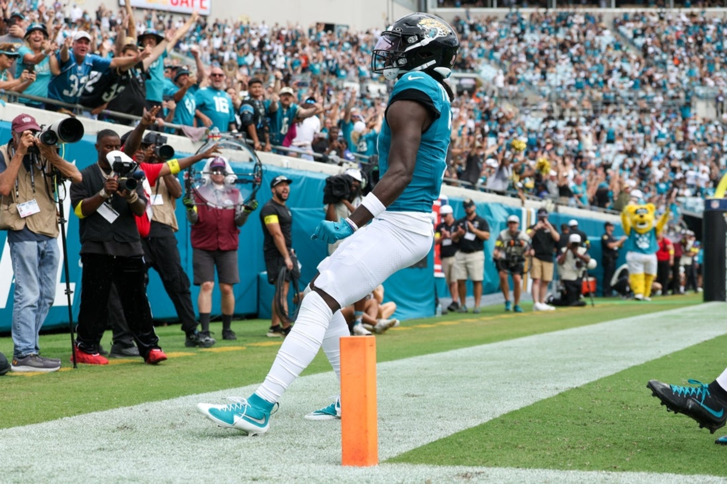 Wrist injury could be reason for Brian Thomas Jr.'s slow start, coach says