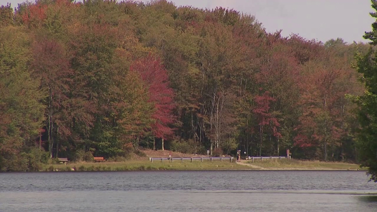 Visitors flock to the Poconos as trees reveal early hints of fall color