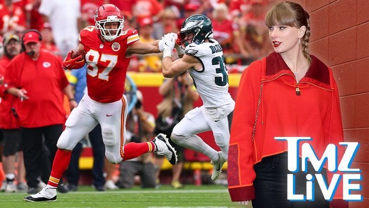 Taylor Swift Makes NFL Season Debut at Chiefs-Lions Game