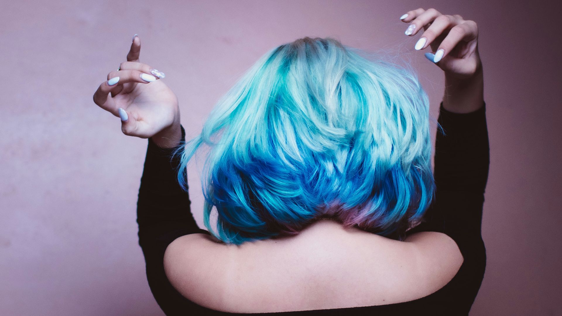 10 Reasons to Dye Your Hair & 10 Reasons to Embrace Your Natural Color