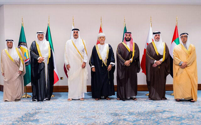 Saudi Arabia signs mutual defense pact with nuclear-armed Pakistan