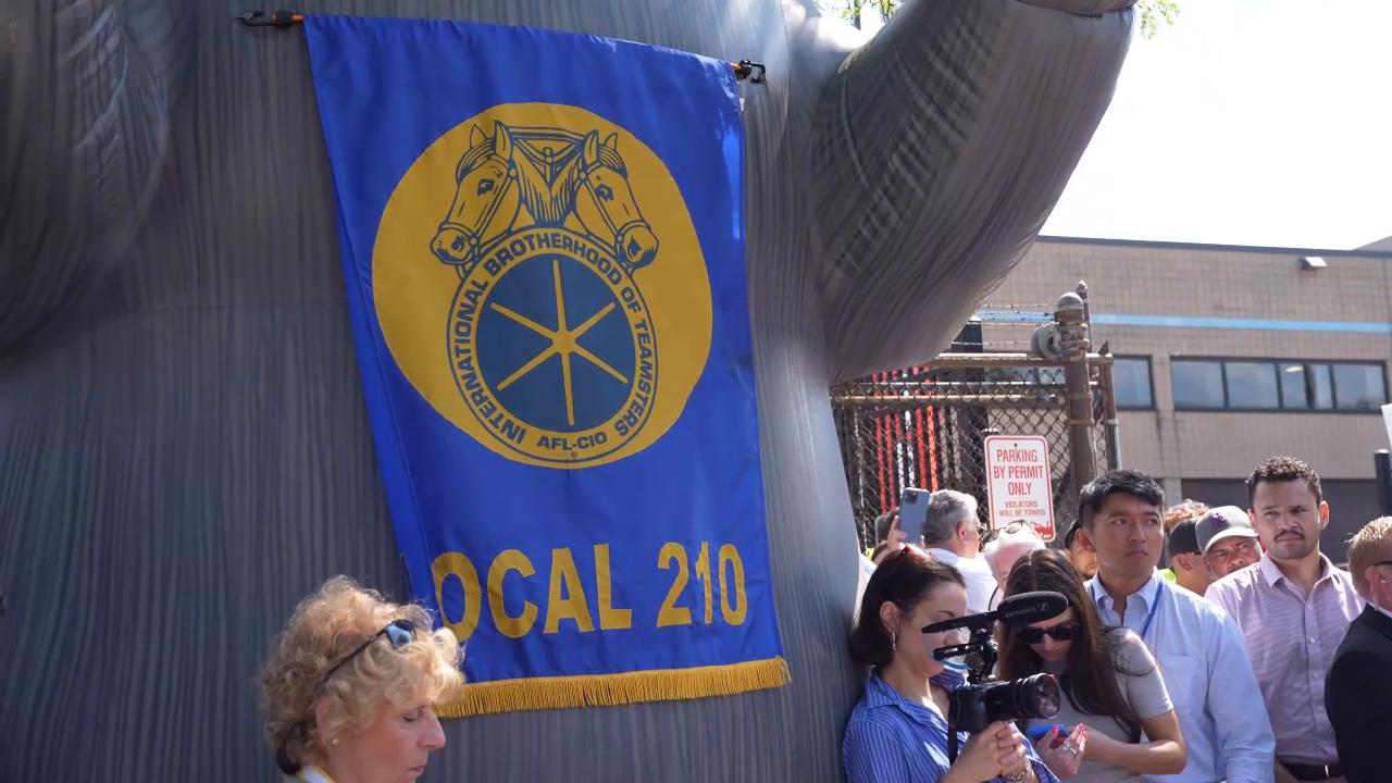 Democratic Party mayoral candidate Zohran Mamdani joined striking ...