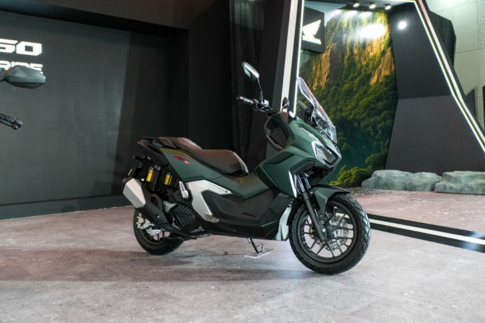 Adu Spesifikasi Honda ADV 160 vs Yamaha Aerox Alpha