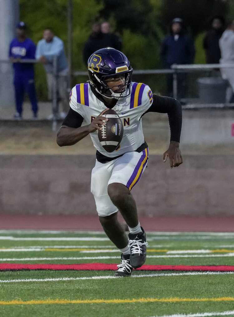 Riordan wins high-scoring duel between top-ranked teams over Pittsburg