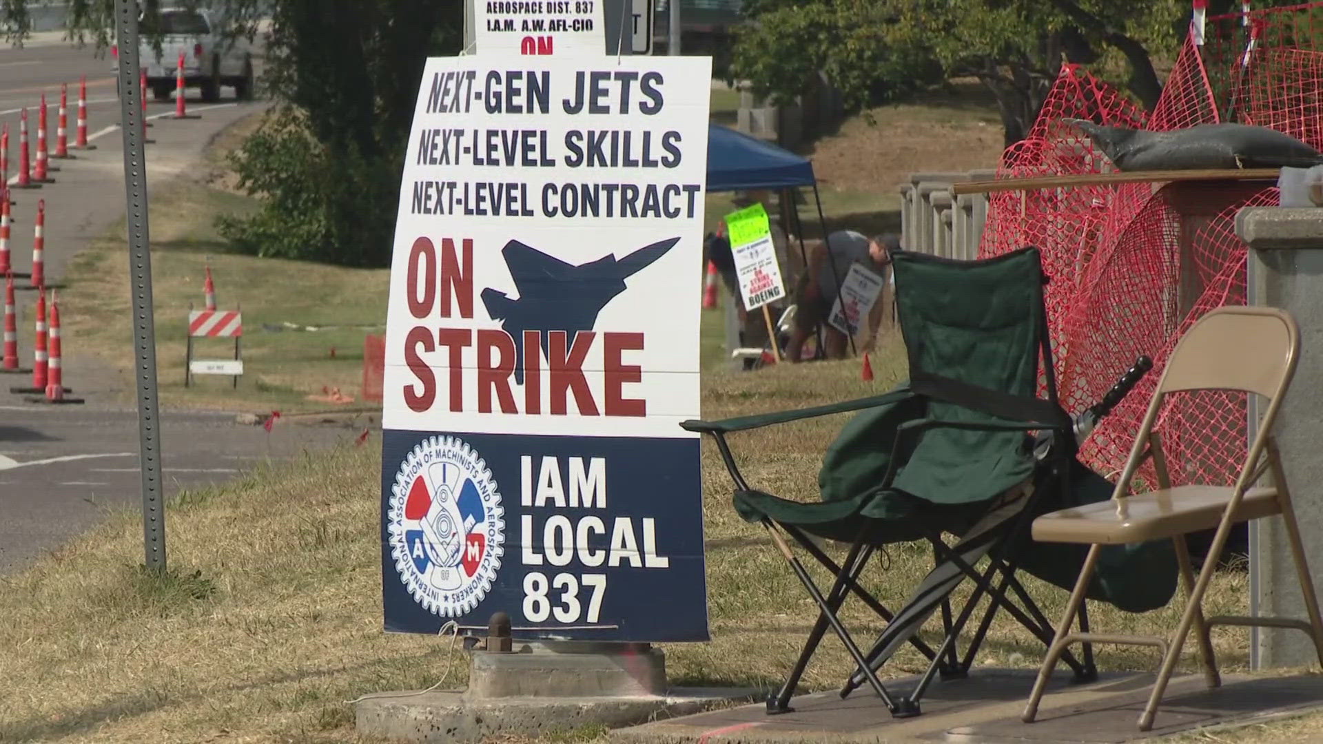 Machinists union strike enters week 6 as Boeing says it plans to hire ...
