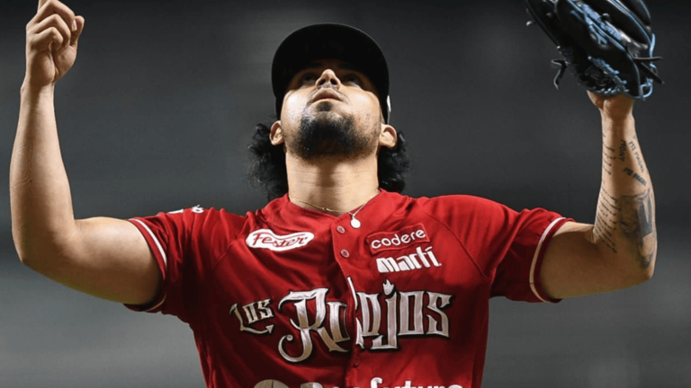 Roberto Osuna celebrates Diablos Rojos' title in Mexican Baseball League
