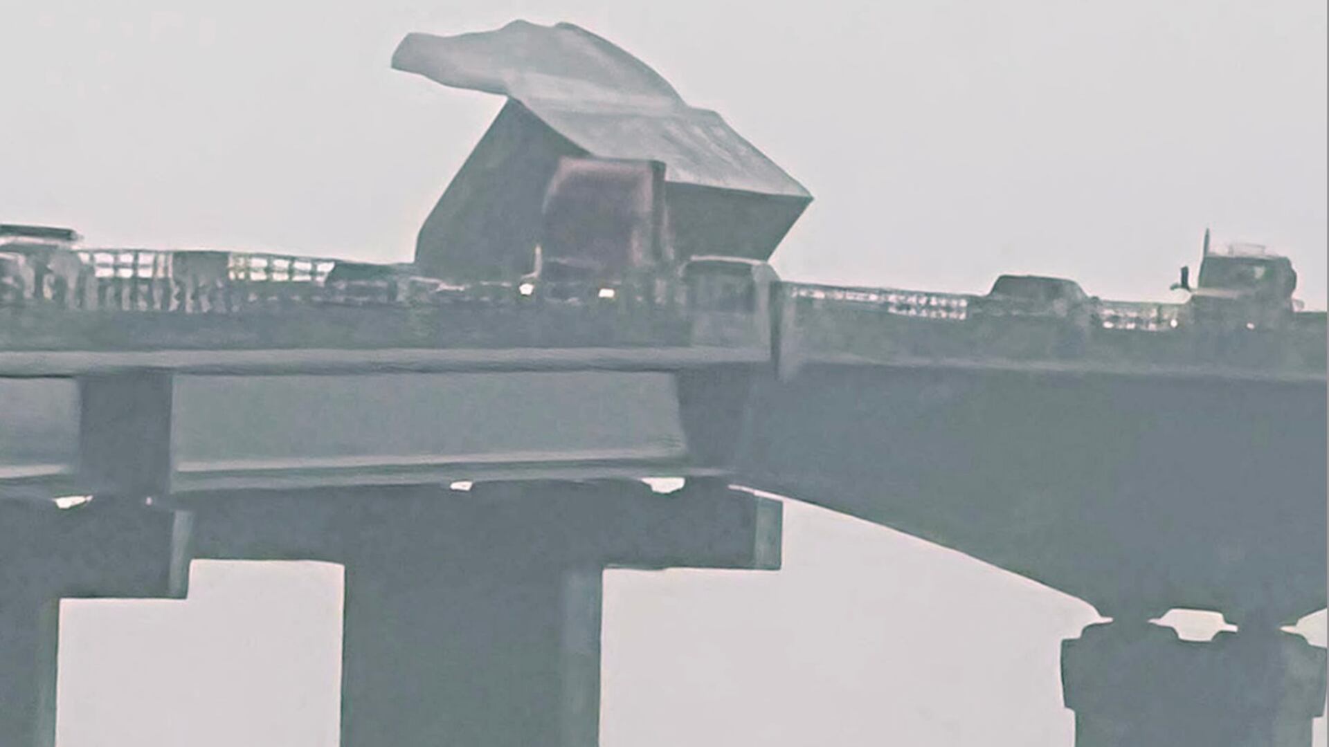 UPDATE: Highway 12 remains closed after modular home blown off trailer ...