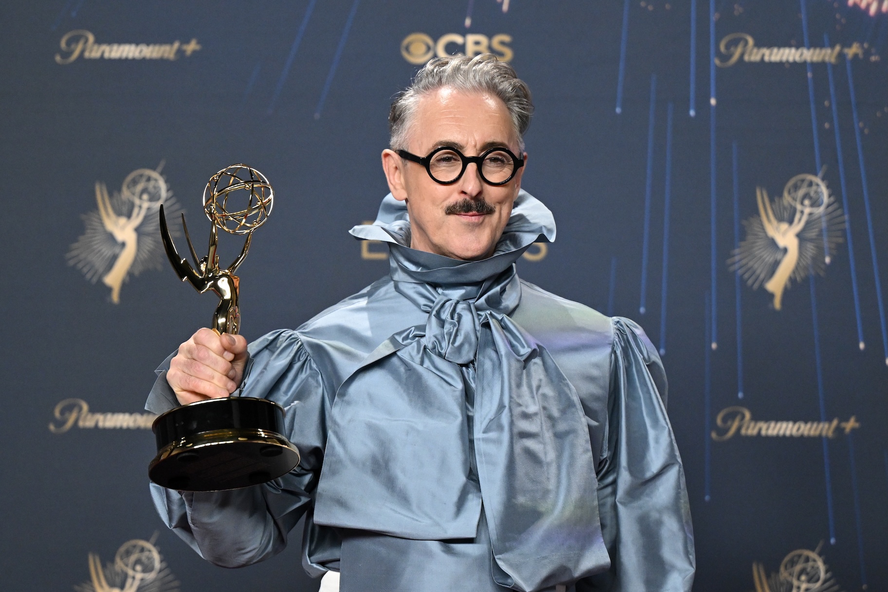Alan Cummings Shouts Out the "Crazy" Celeb Cast of The Traitors in ...
