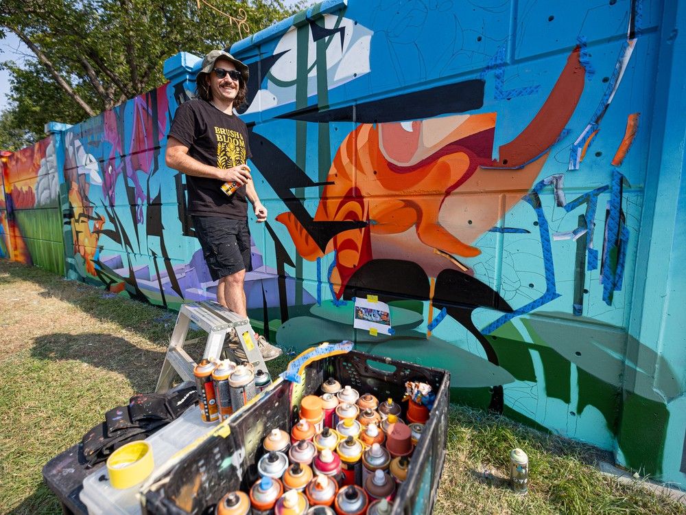 Dinosaurs latest to brighten Saskatoon graffiti wall with 18-year history