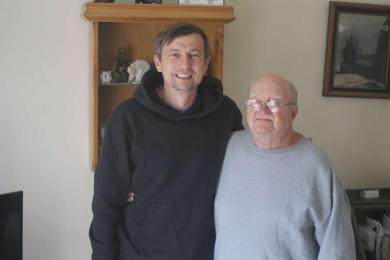 Former exchange student visits host after 21 years