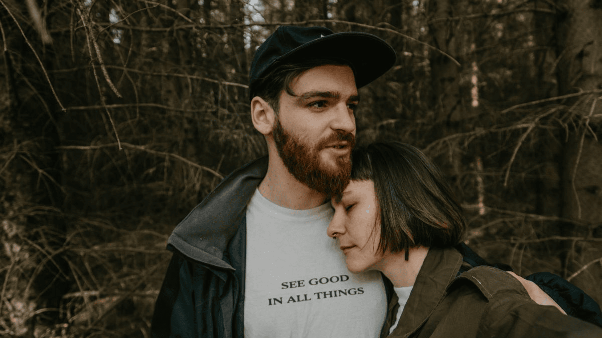 Common habits of women that make their husbands feel unloved